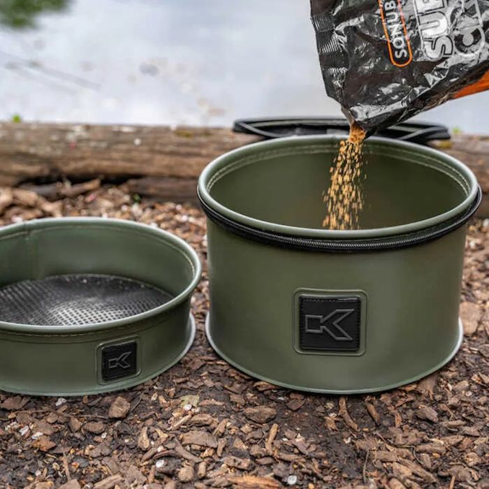 Seau à Amorce Korum EVA Round Groundbait Bowl & Riddle Set